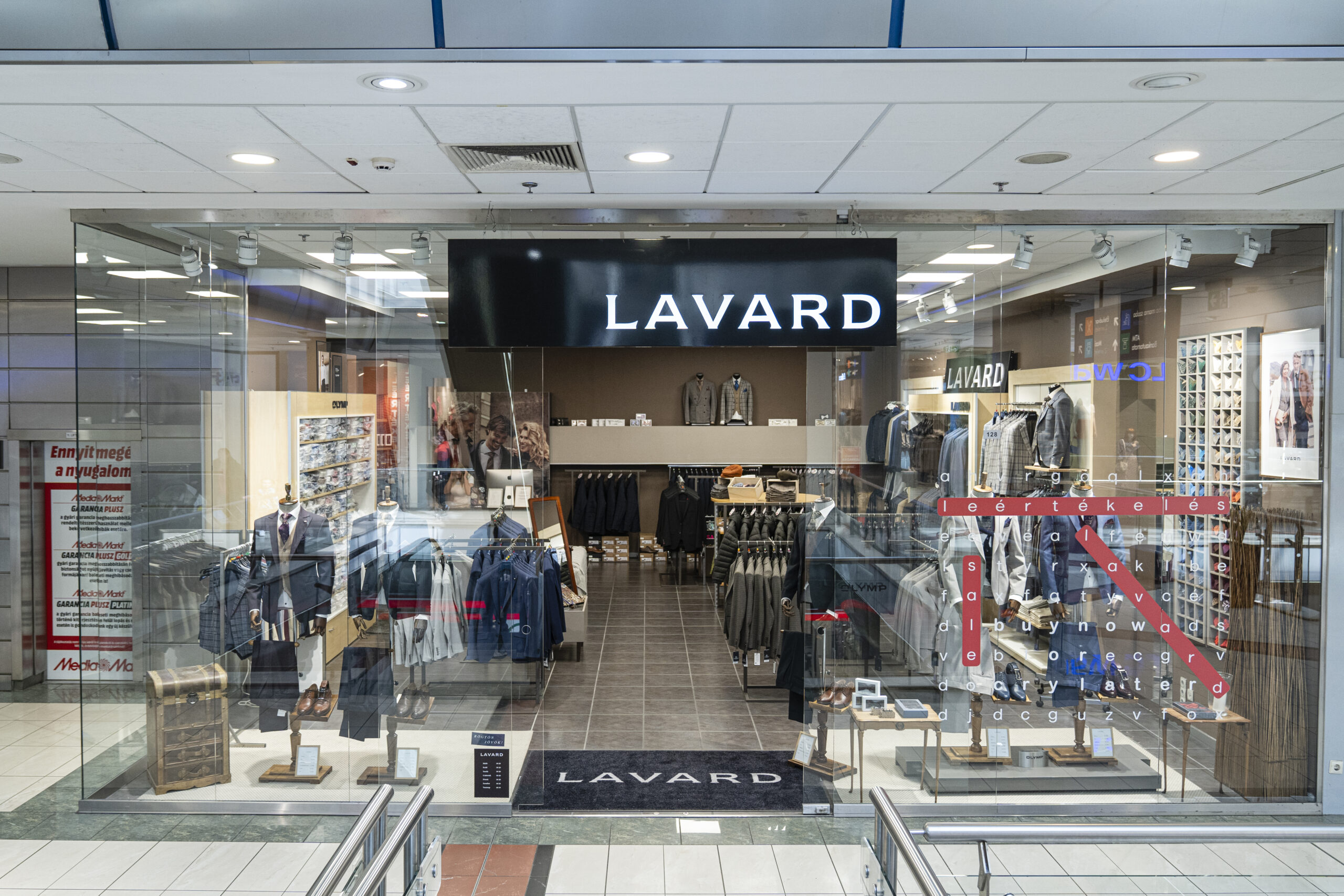 Lavard – Prémium Férfi Öltönyök a Duna Plázában